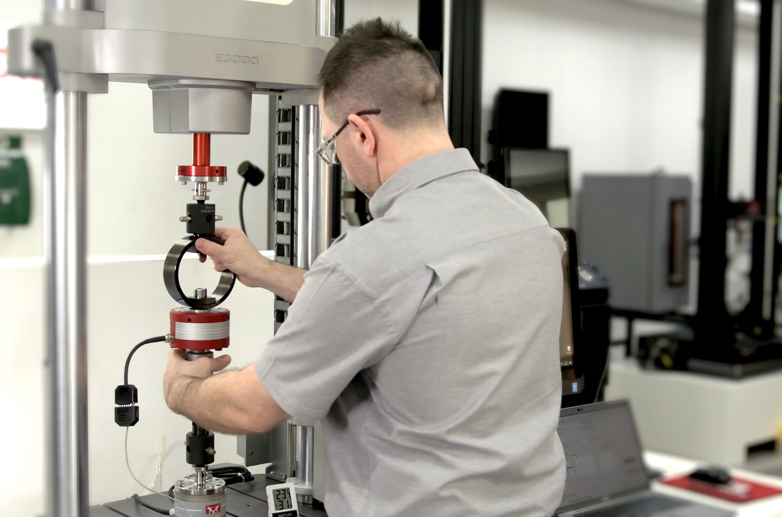 Calibration of Materials Testing Systems | Instron